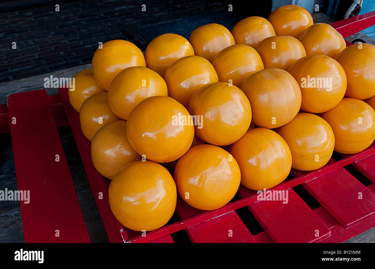 Edam cheese balls hi-res stock photography and images - Alamy
