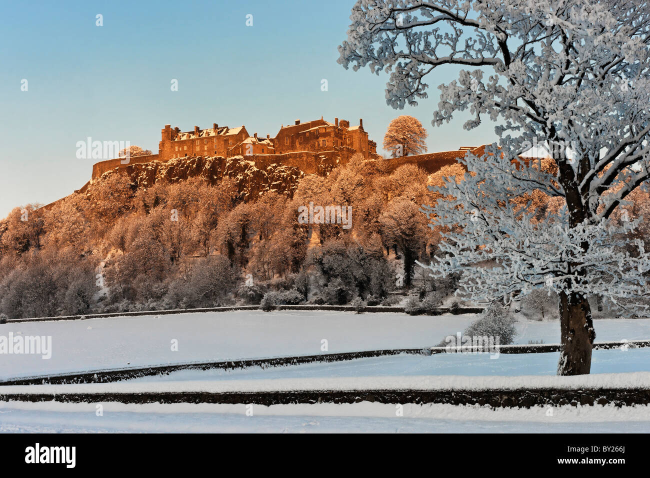 Stirling winter scottish castles hi-res stock photography and images ...