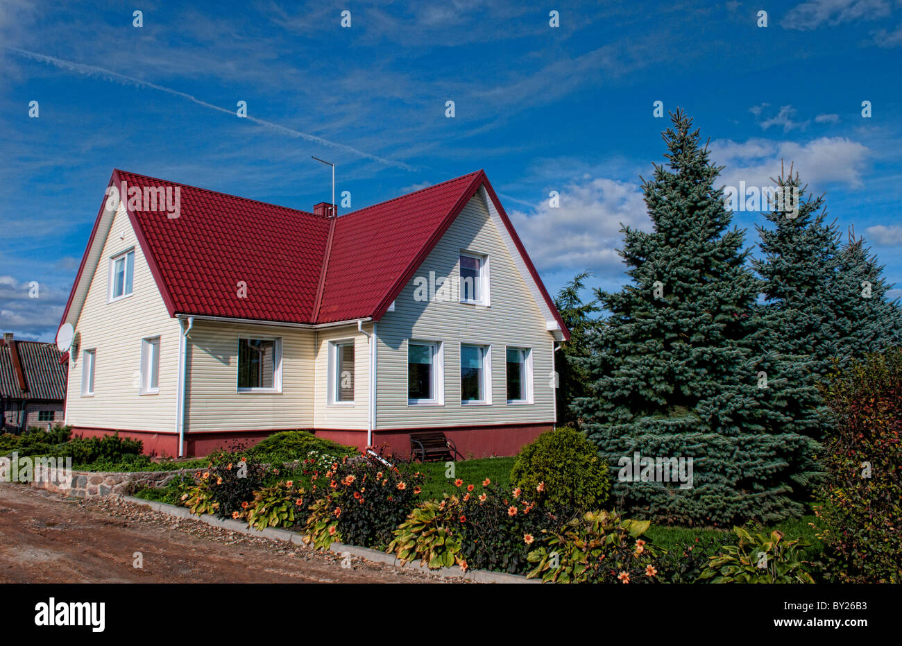 Wonderful farm house in farming country with flowers in Vaunas ...