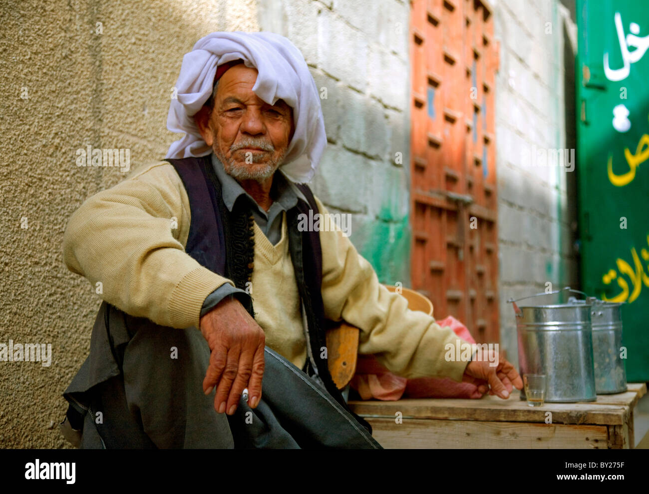 Libya libyan man traditional clothes hi-res stock photography and ...