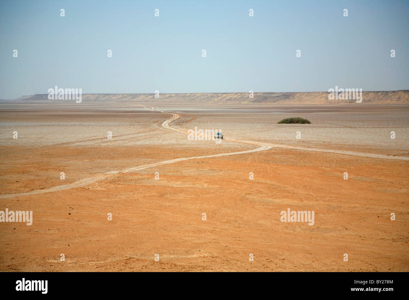 Dwarfed by surroundings hi-res stock photography and images - Alamy