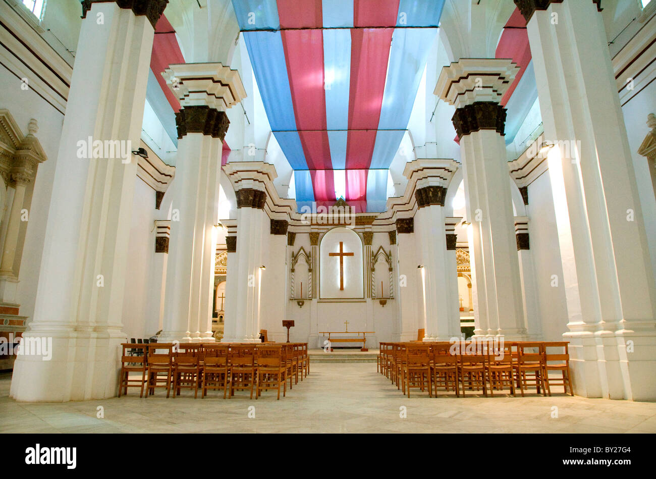 Roman catholic interior church prayer hi-res stock photography and ...