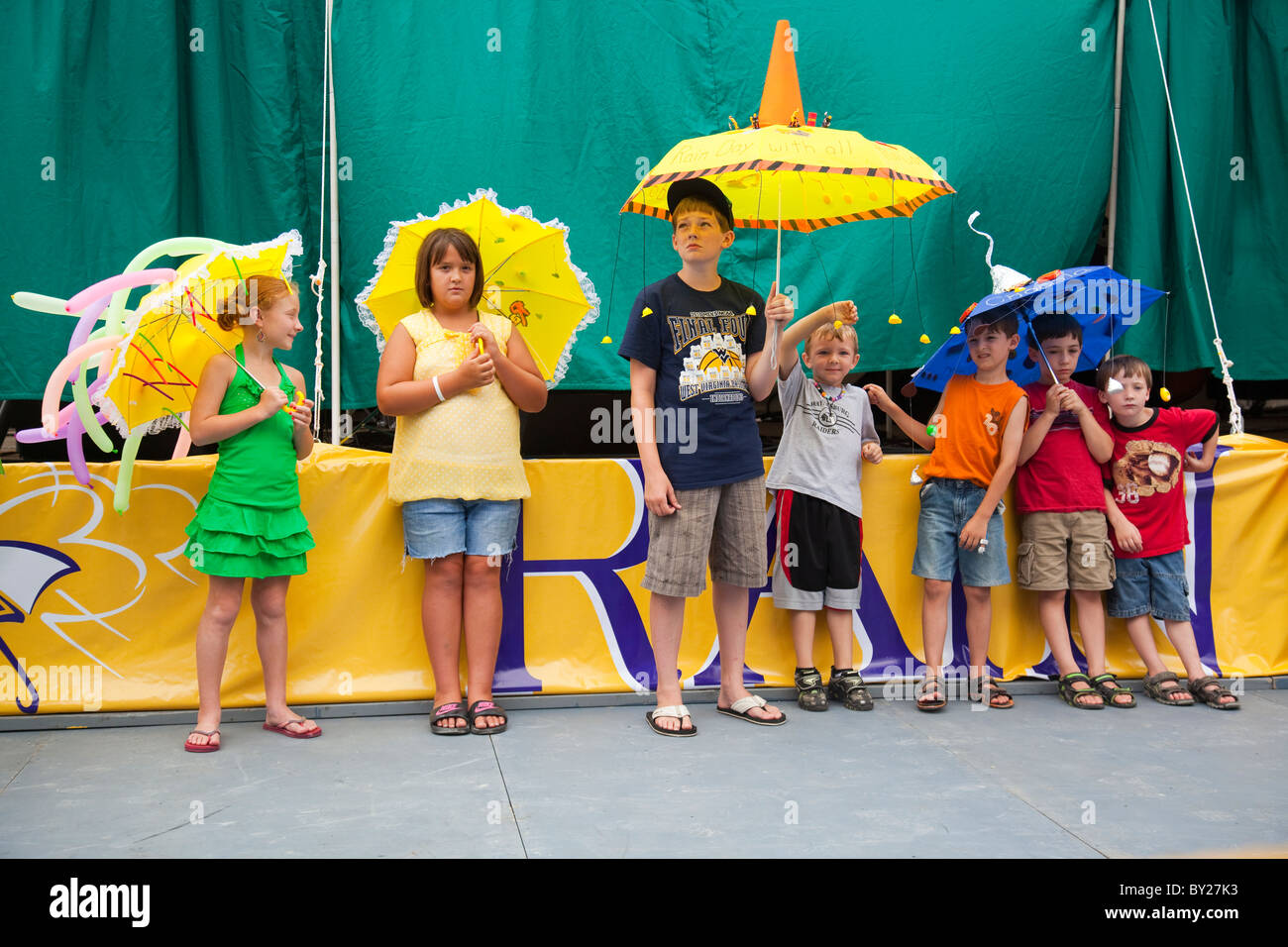 Childrens parade hi-res stock photography and images - Alamy