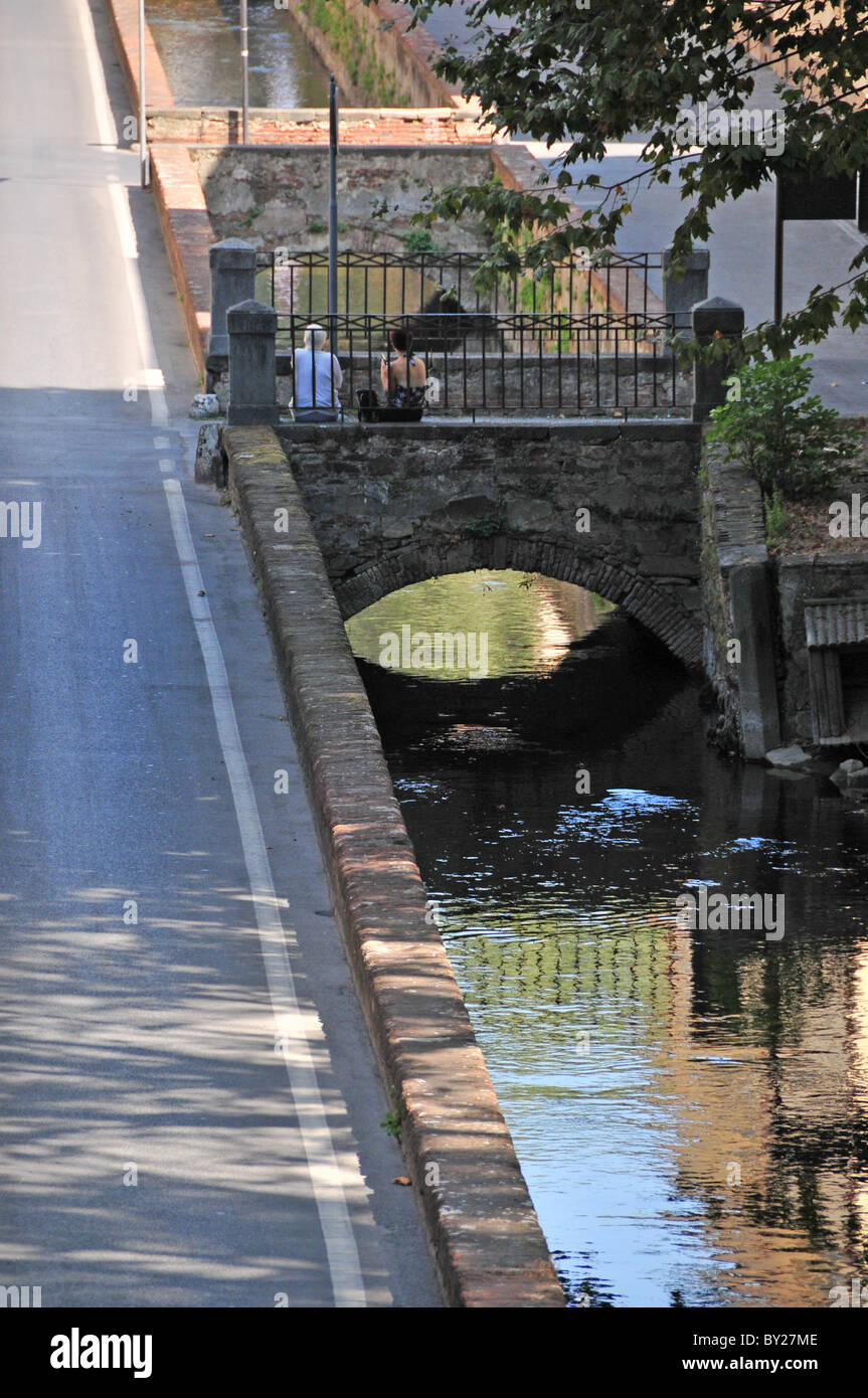 Women bridge hi-res stock photography and images - Alamy