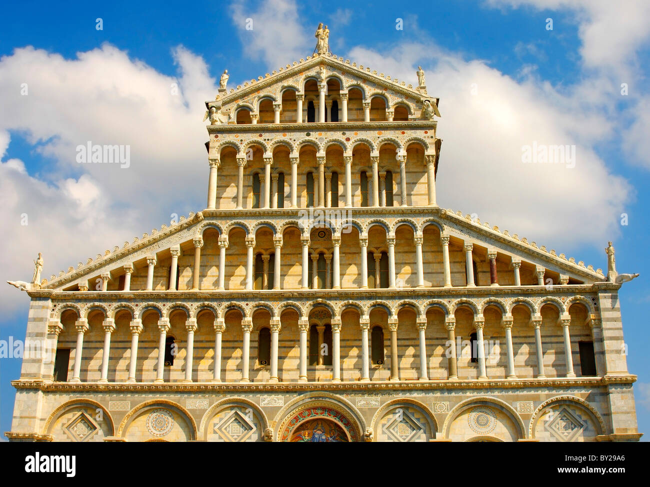 Italian romanesque architecture hi-res stock photography and images - Alamy