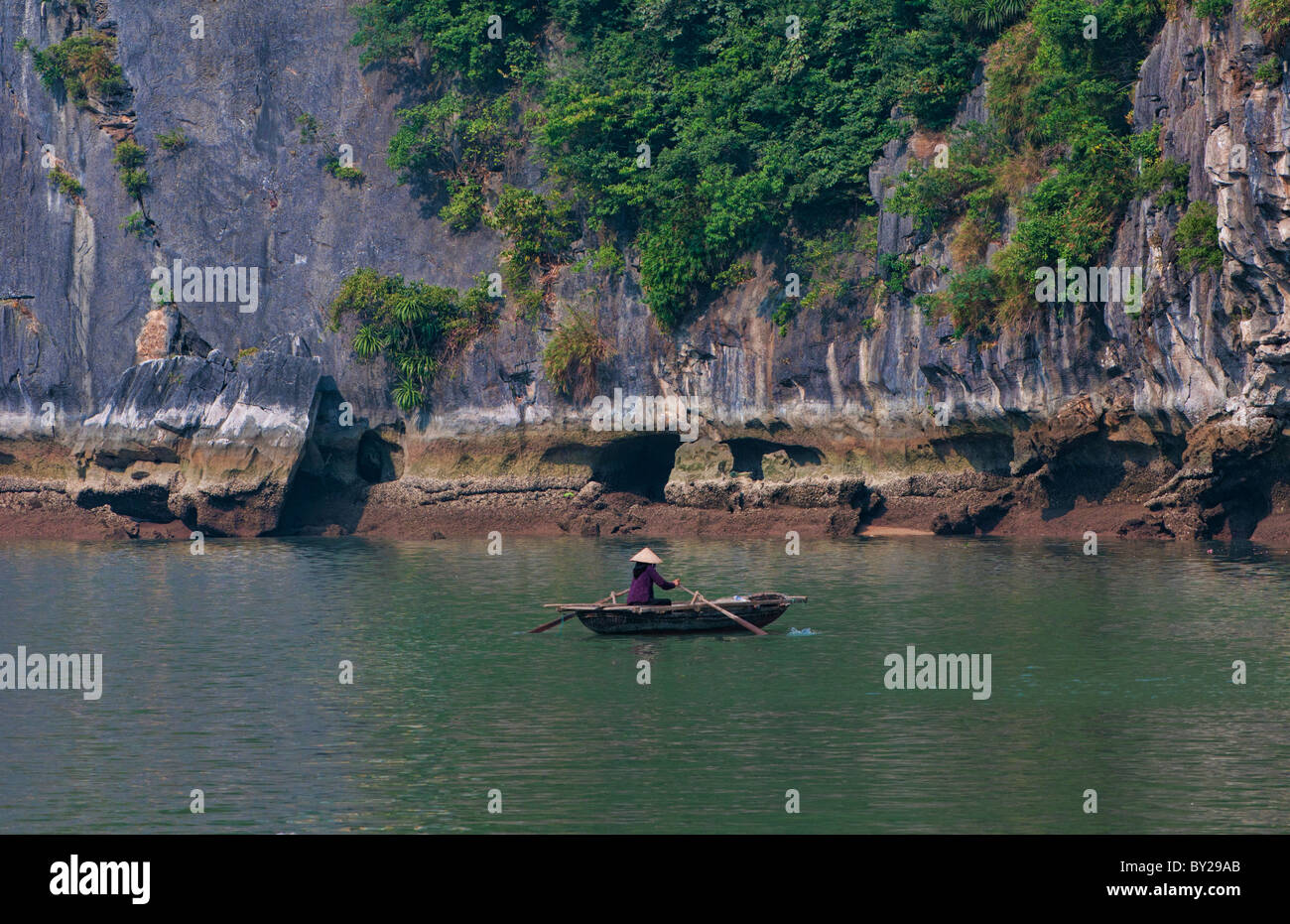 Old Boats and junkets Halong Bay Ha Long at ragged peaks and fishing ...