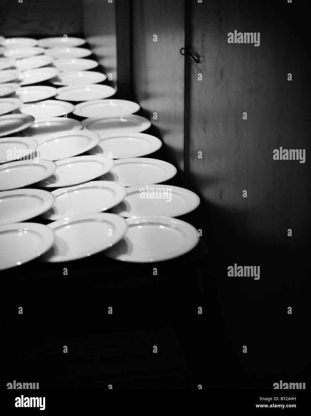 Rows of empty plates Stock Photo - Alamy