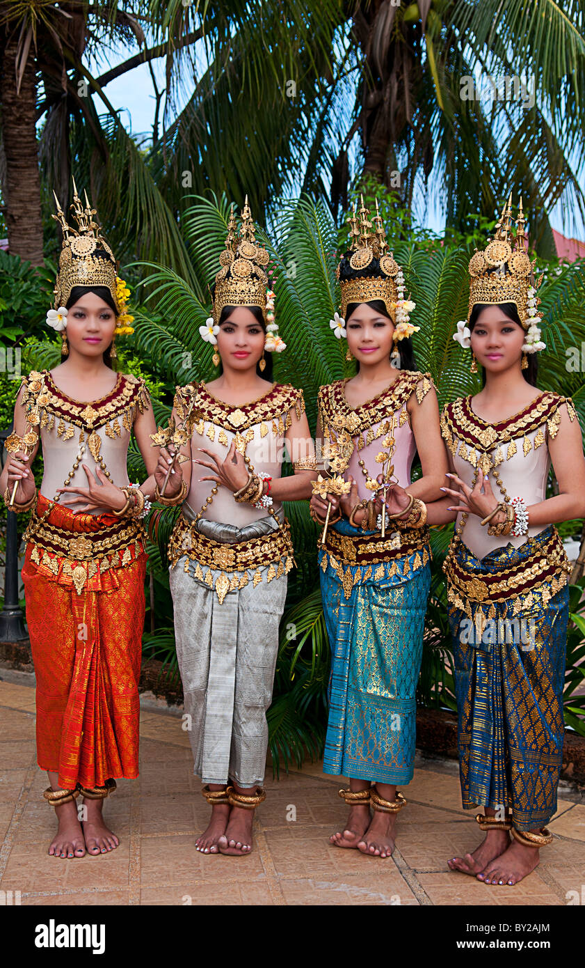 Dancers in native traditional gold ancient dance costume in Siem Reap ...