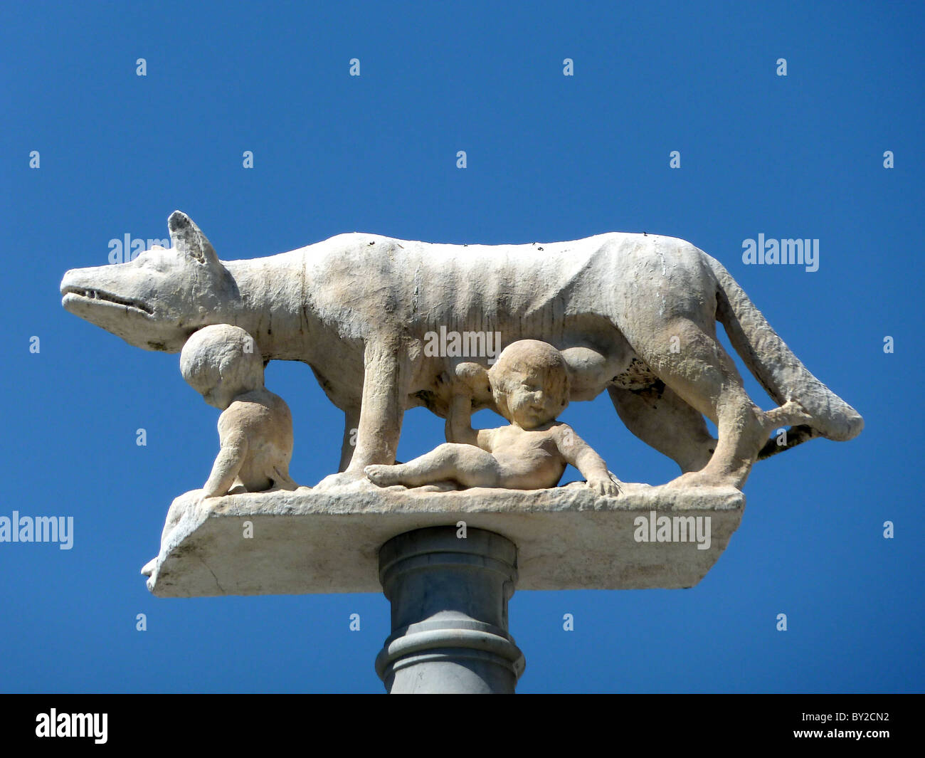 SHE WOLF ROMULUS REMUS PIAZZA DUOMO SIENA TUSCANY SIENA TUSCANY ITALY ...