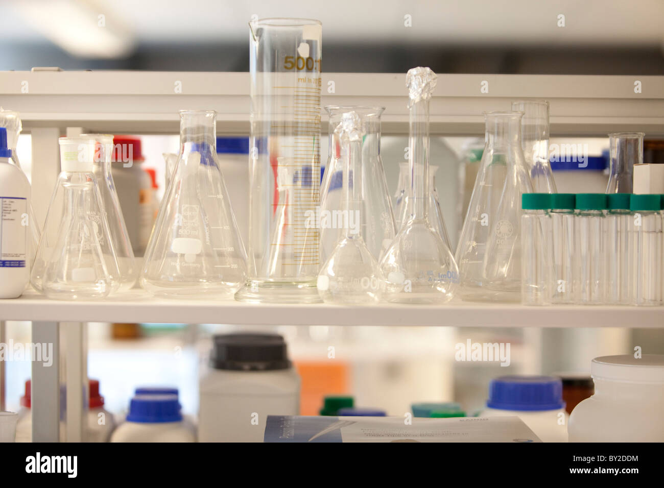 Lab benches hi-res stock photography and images - Alamy