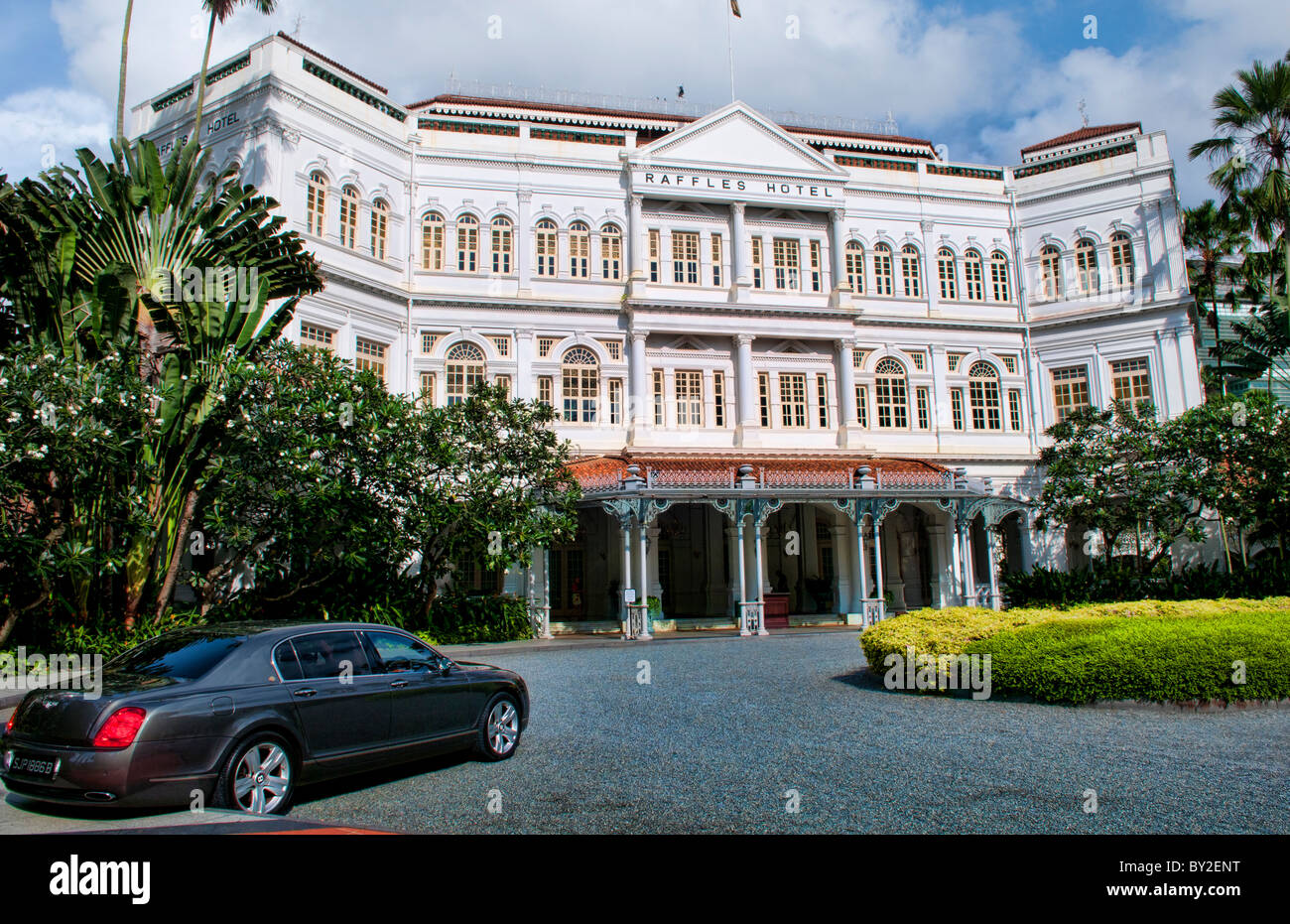 Singapore World Famous exclusive Raffles Hotel 1887 resort with Bentley ...