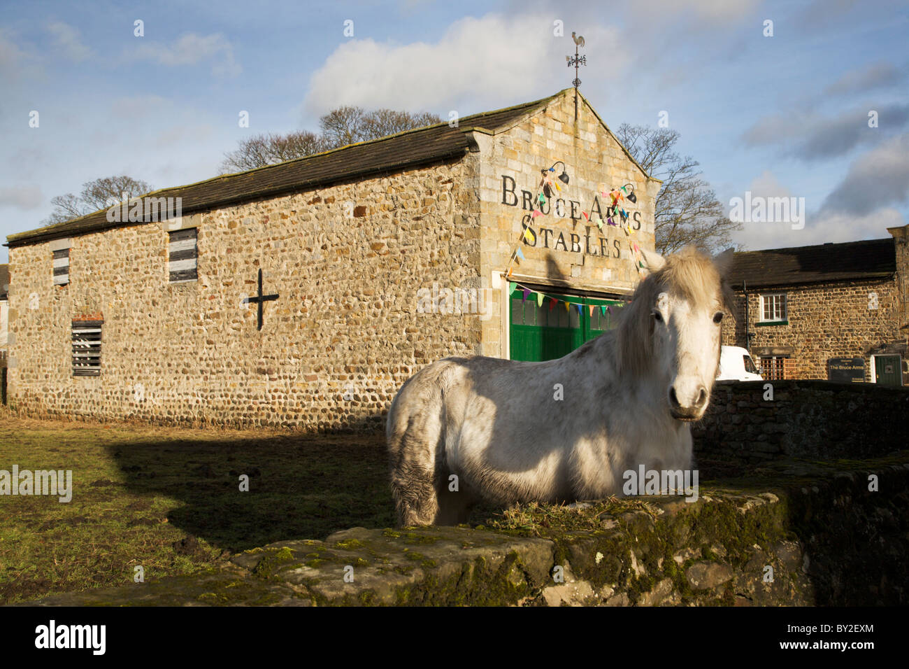 Horse stables hi-res stock photography and images - Alamy