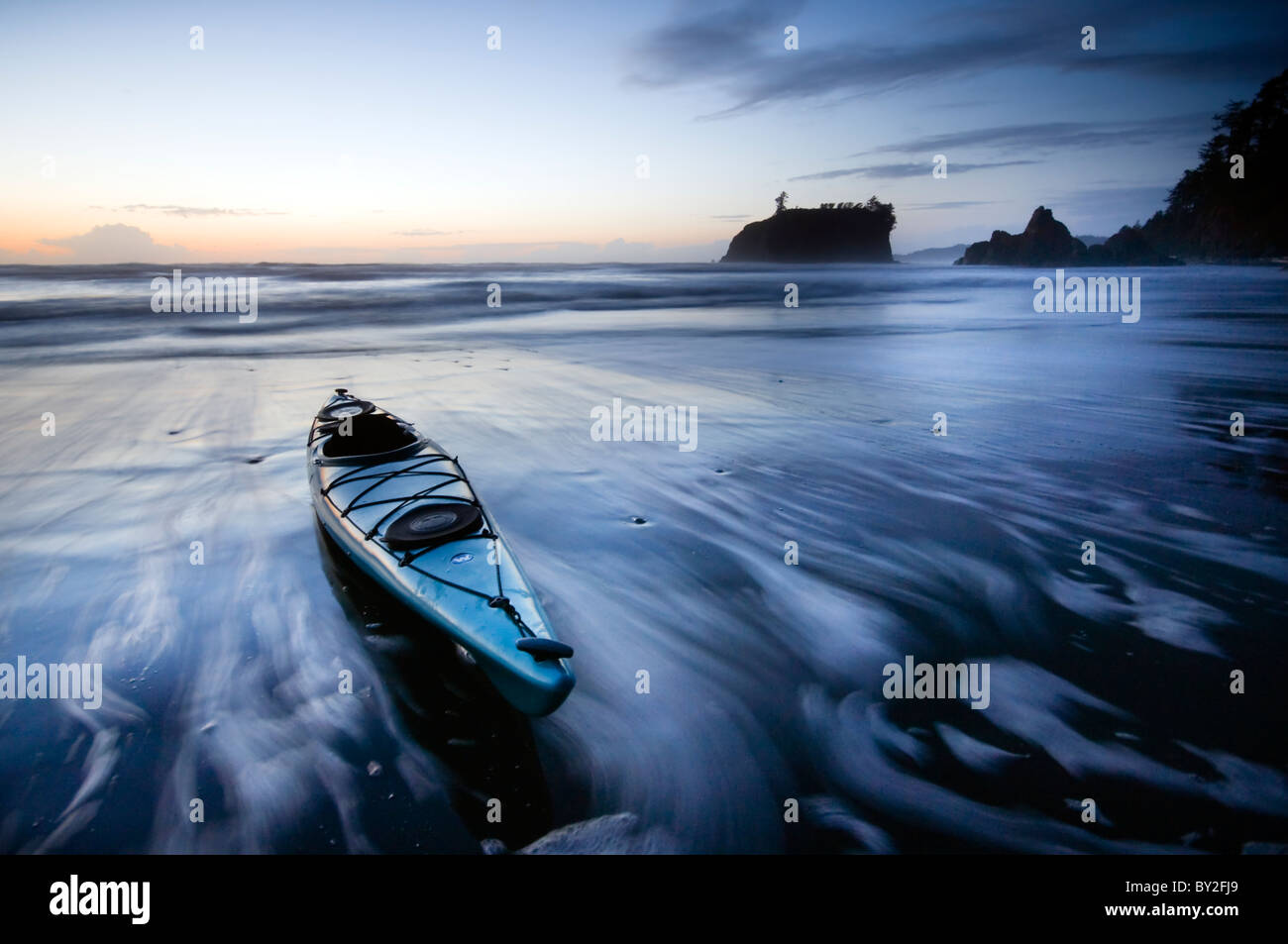 Blue kayak laying on a beach, Ruby Beach, Olympic National Park ...