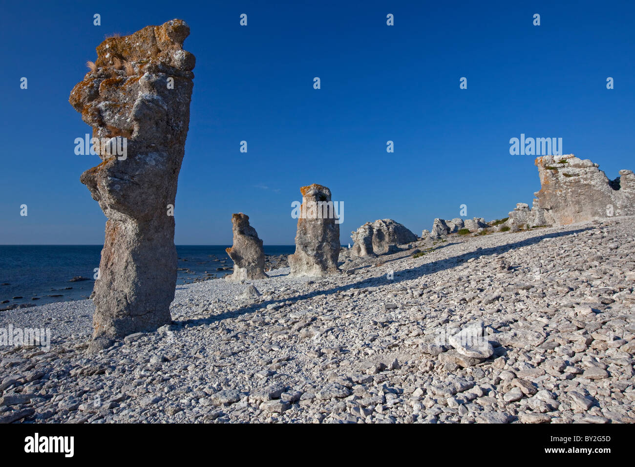 Limestone stacks hi-res stock photography and images - Alamy