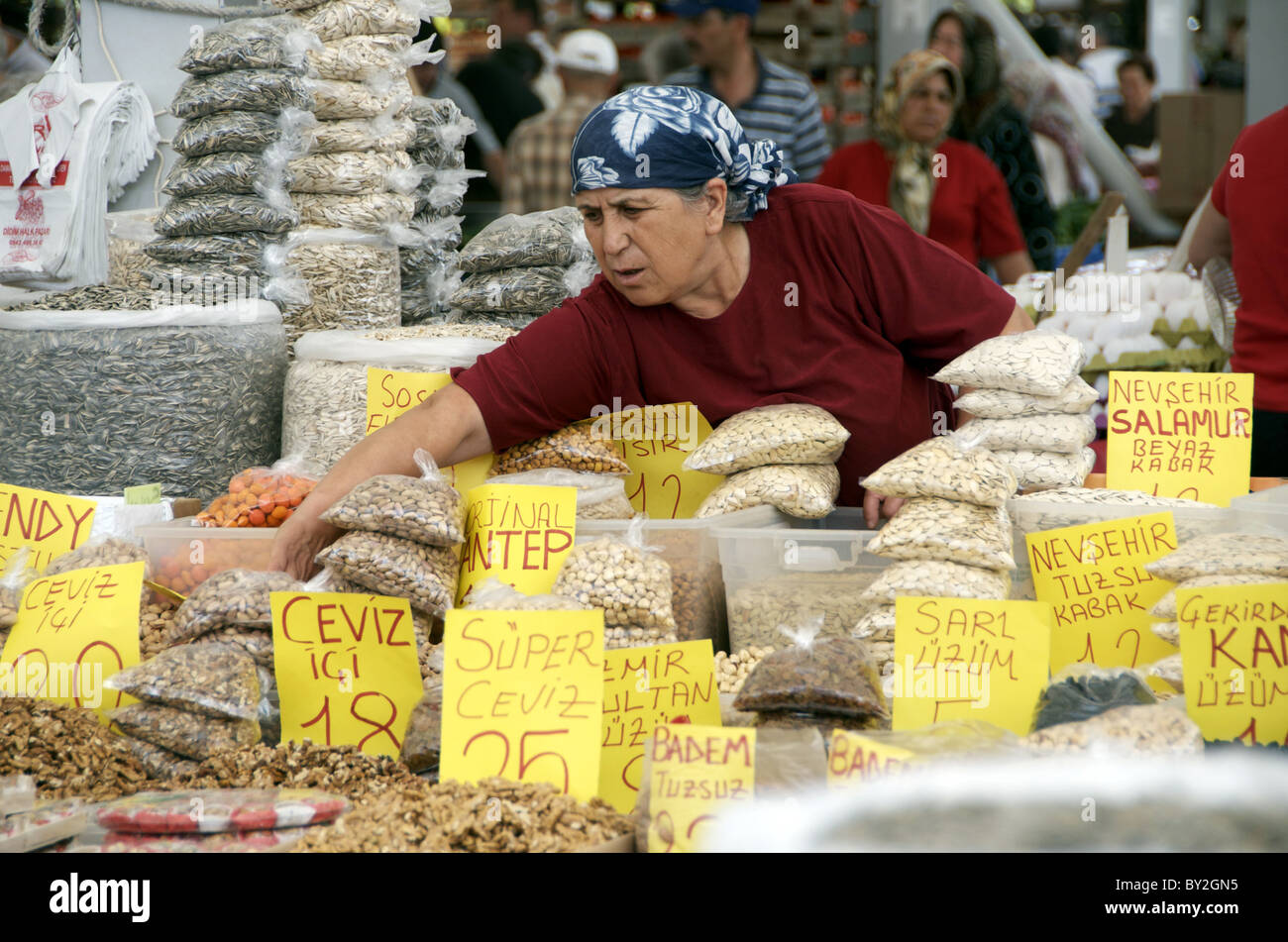 NUTS SEEDS STALL WITH VENDOR DIDIUM BAAZAR MARKET DIDIUM TURKEY DIDIUM ...
