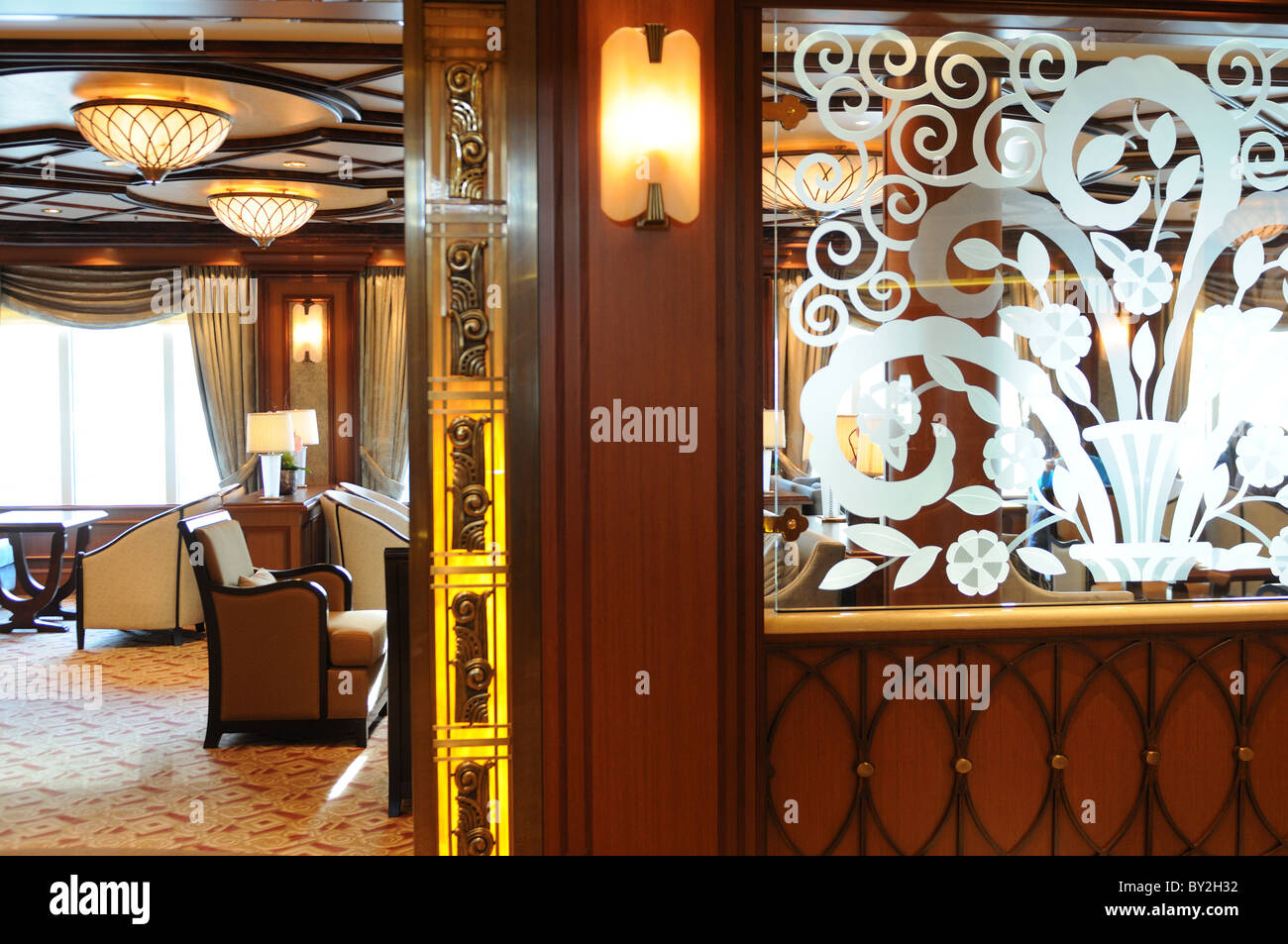 Cunard cruise ship interior hi-res stock photography and images - Alamy