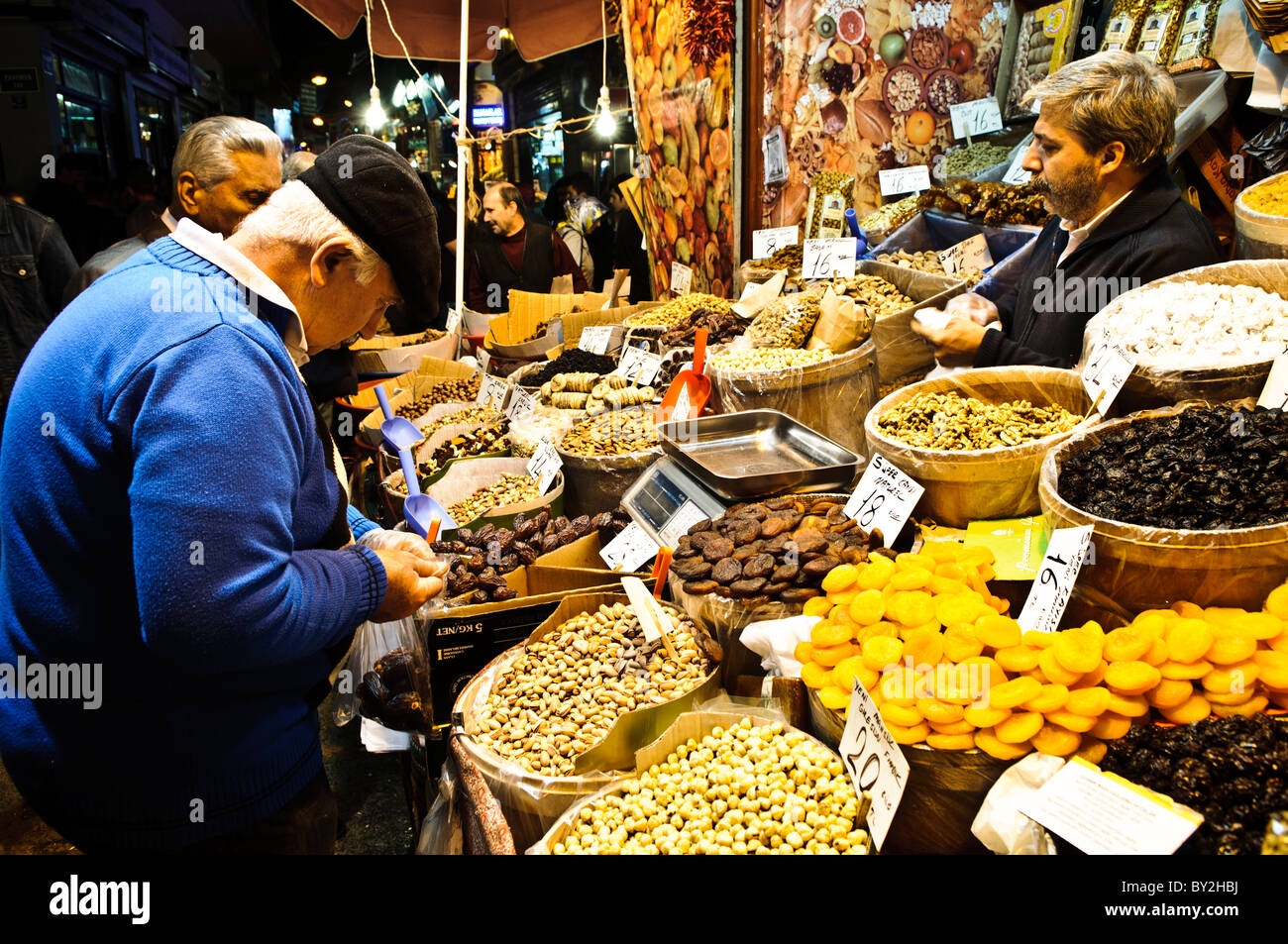 Istanbul turkey nuts dried fruits hi-res stock photography and images ...