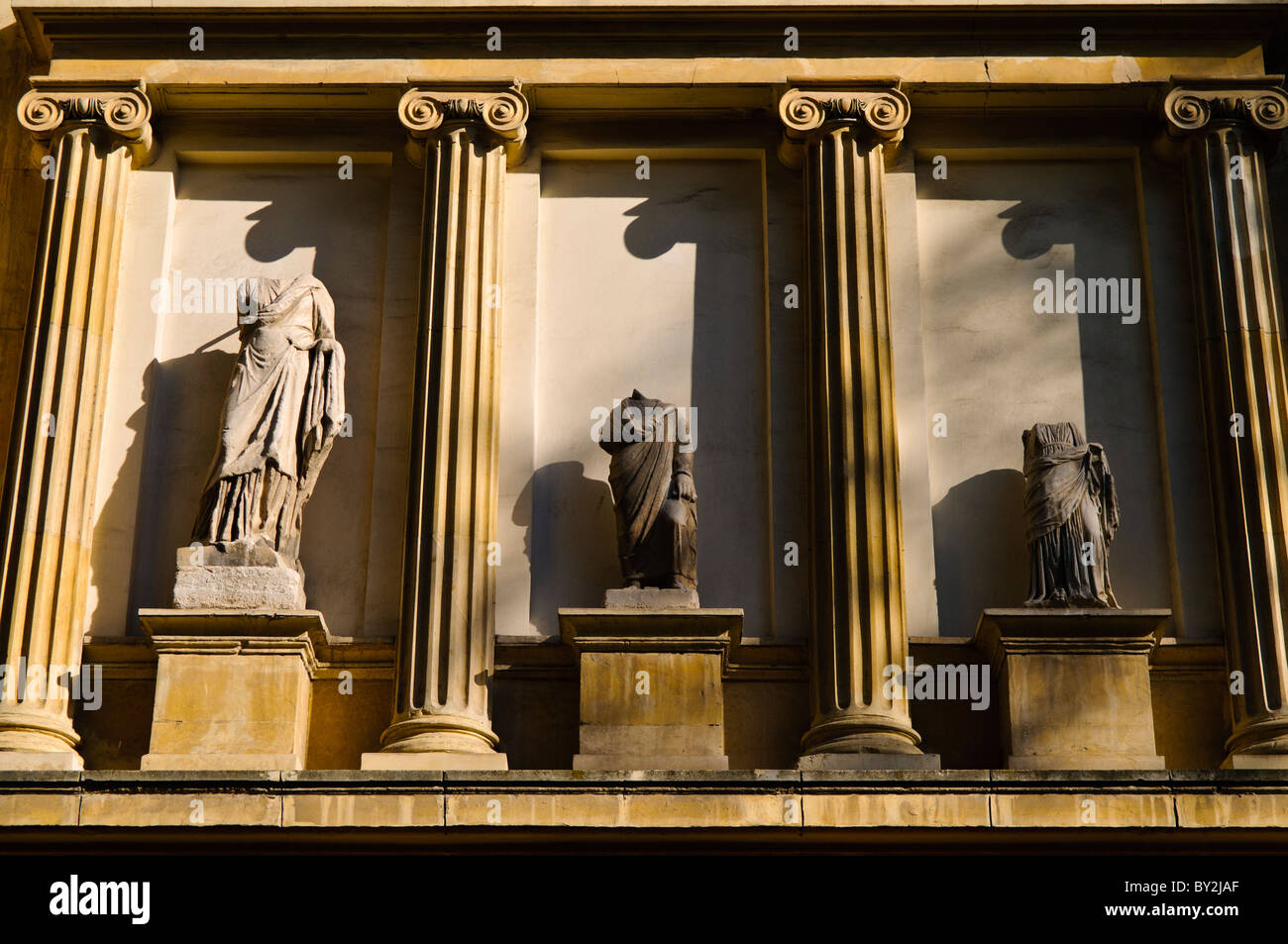 Headless Statues Gulhane Park Istanbul Turkey // ISTANBUL, Turkey ...