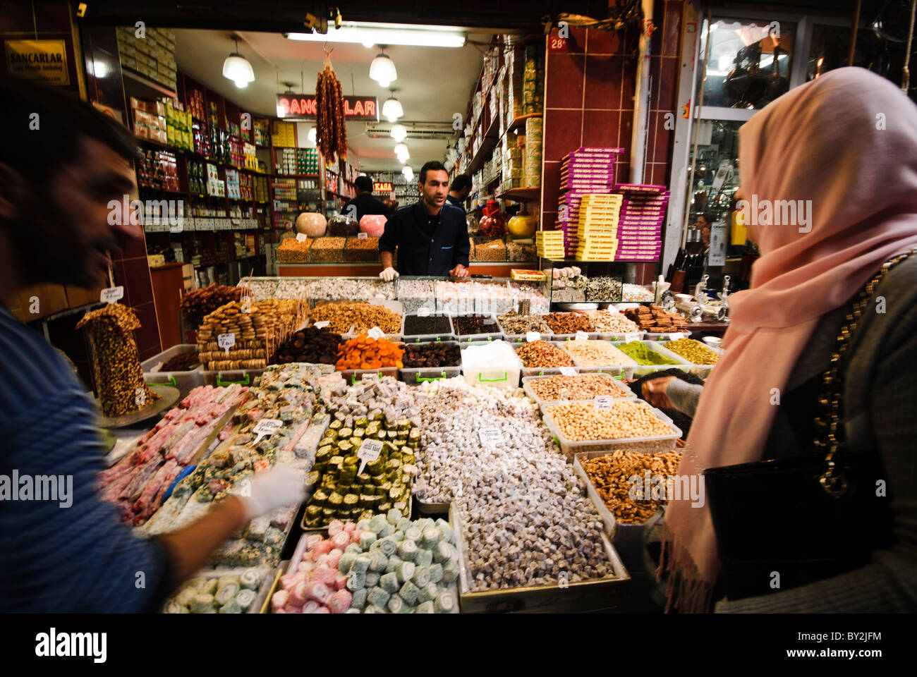 ISTANBUL, Turkey / Türkiye — A customer buys Turkish Delight (Lokum ...
