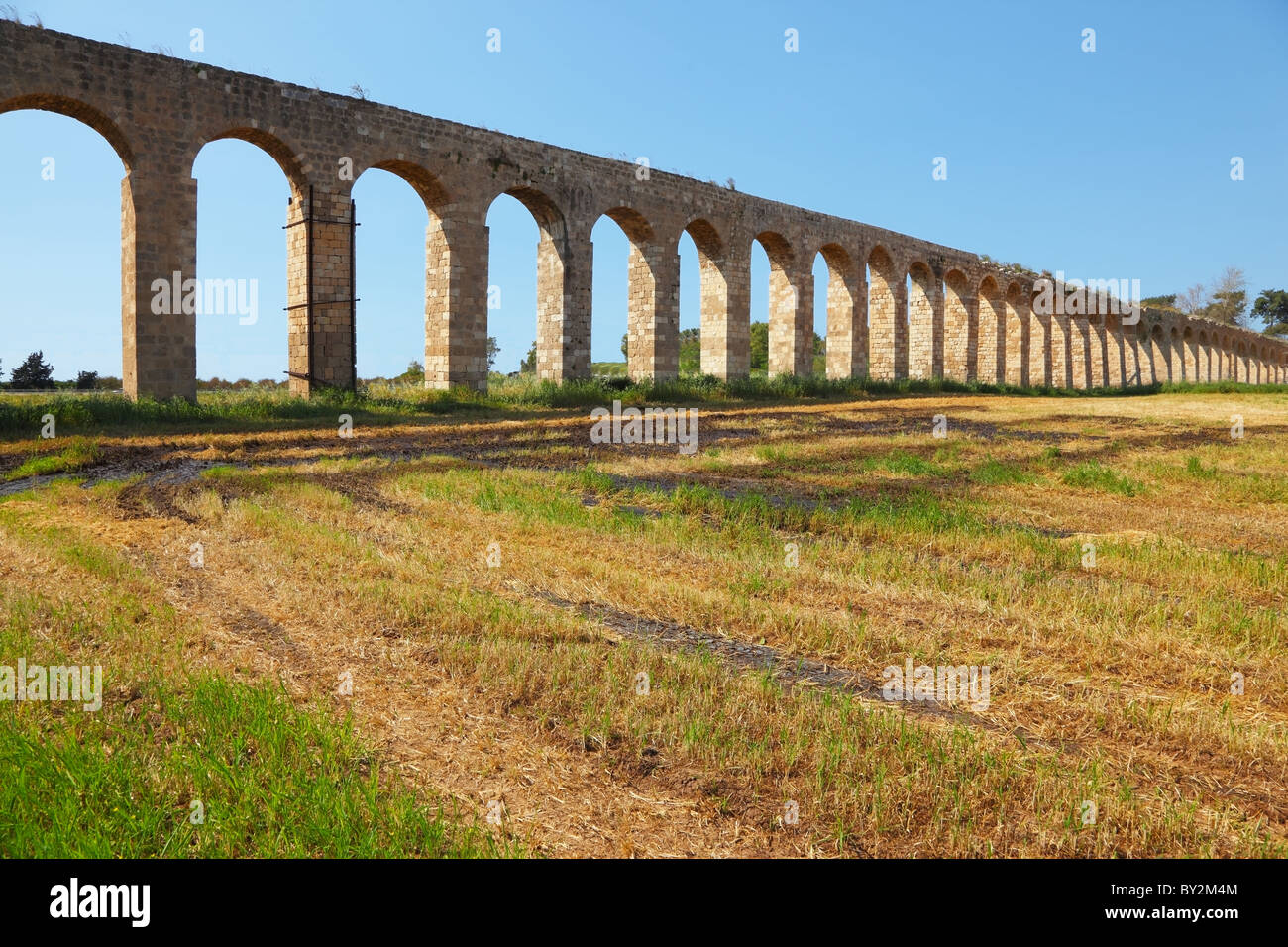 Ancient brick aqueduct hi-res stock photography and images - Alamy