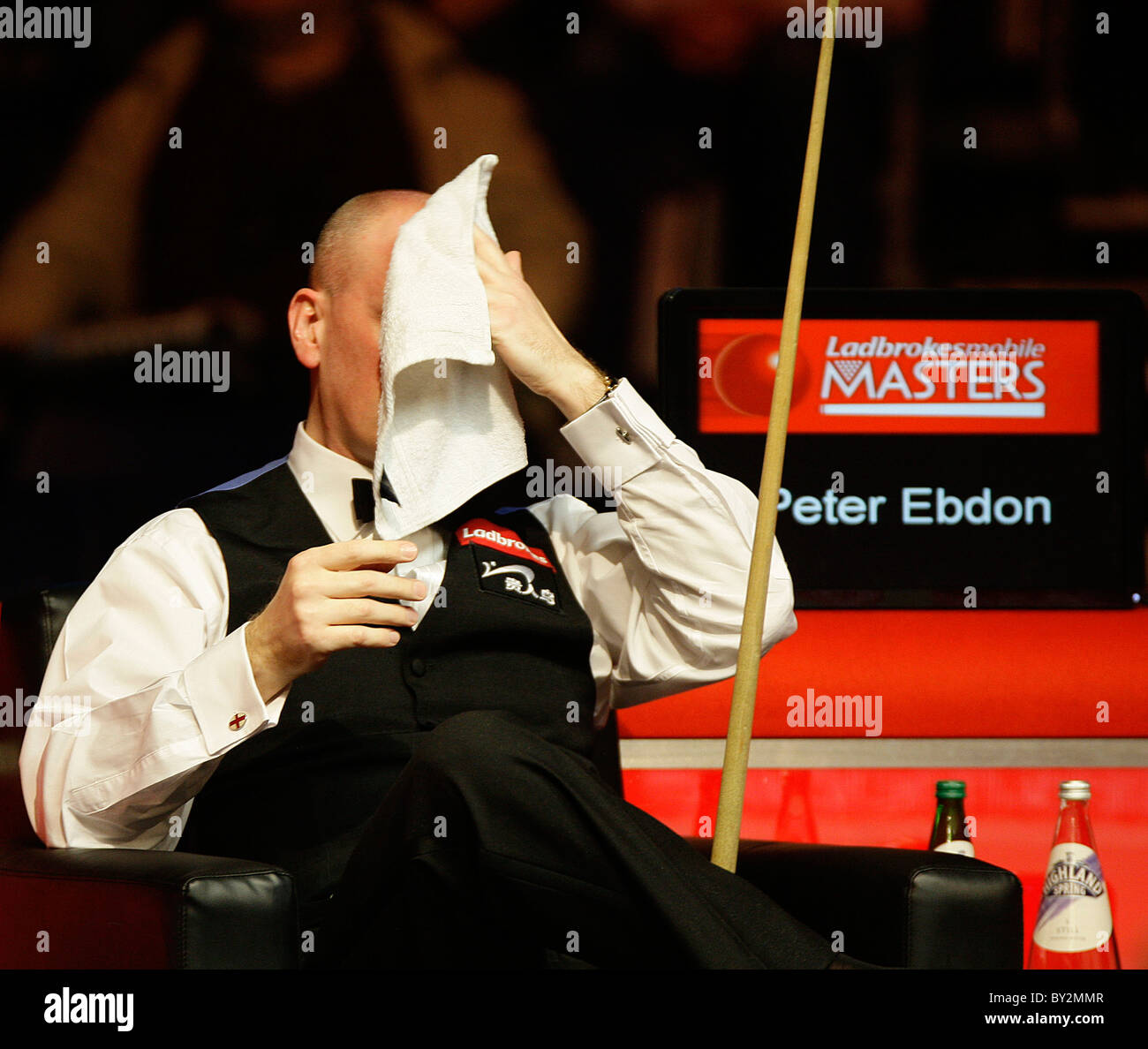 Masters Snooker - Peter Ebdon in action against Marco Fu Stock Photo ...