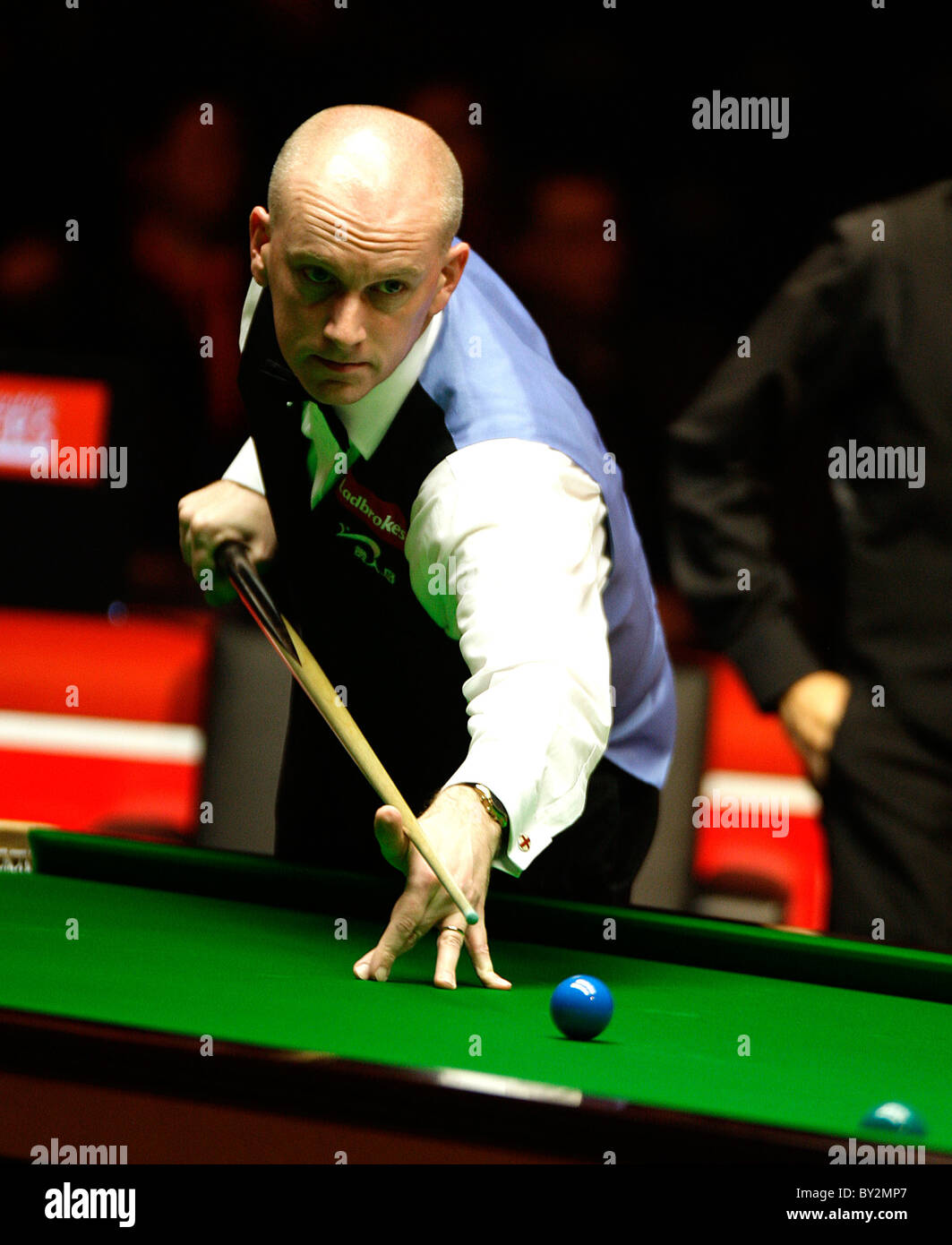 Masters Snooker - Peter Ebdon in action against Marco Fu Stock Photo ...