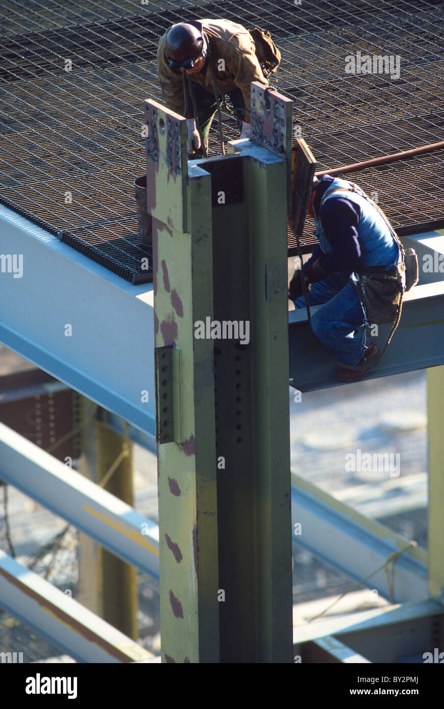 Worker welding metal beams hi-res stock photography and images - Alamy