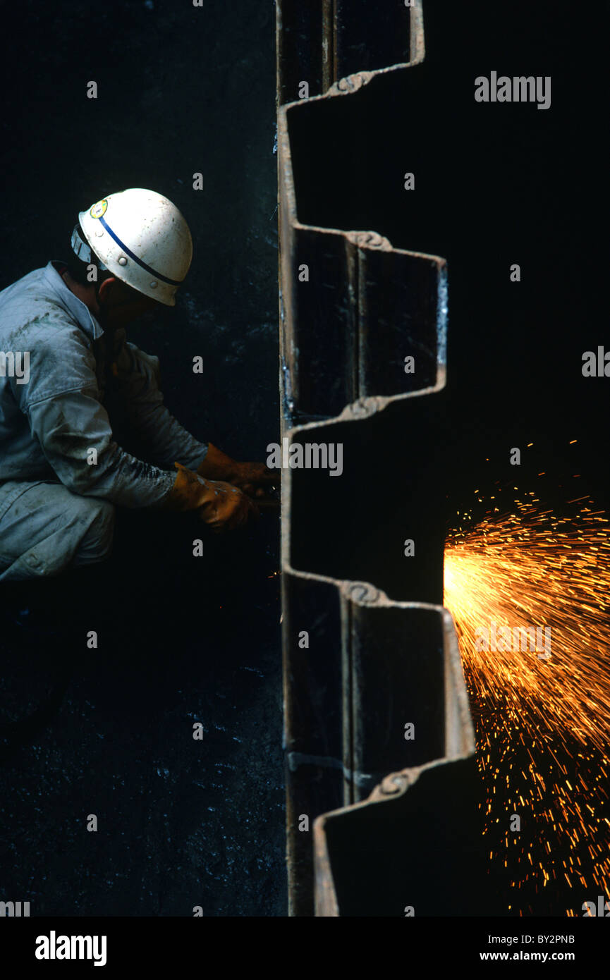 Full welding construction hi-res stock photography and images - Alamy