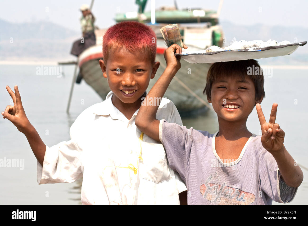 Burma kids hi-res stock photography and images - Alamy