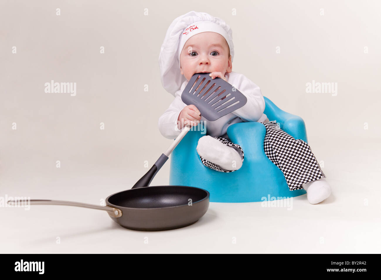 Funny cook playing frying pan hi-res stock photography and images - Alamy
