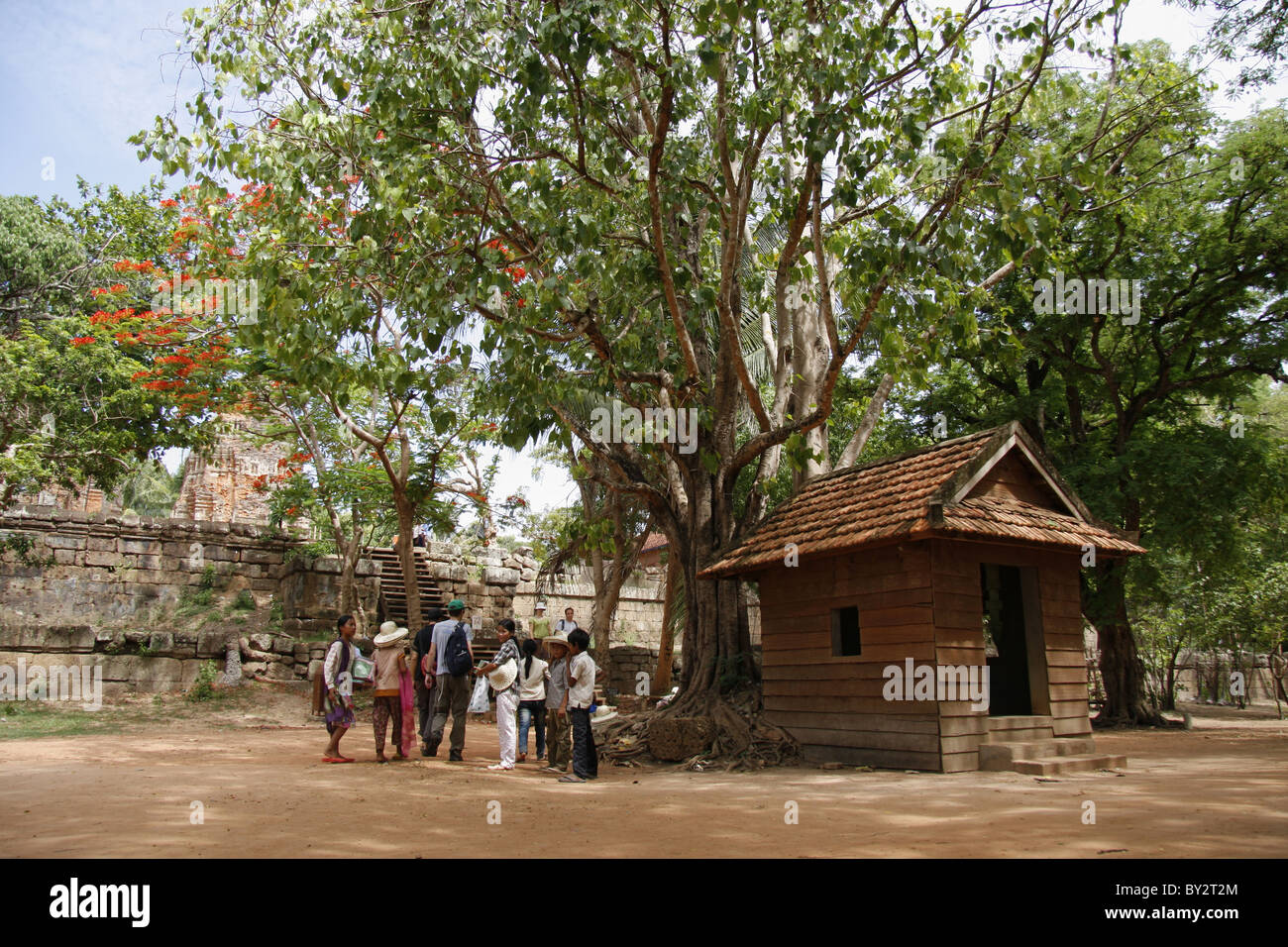 Entrance to Lolei temple, Siem Reap, Cambodia Stock Photo - Alamy