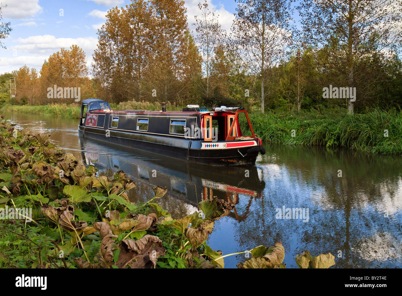 Narrowboat canal colourful hi-res stock photography and images - Alamy