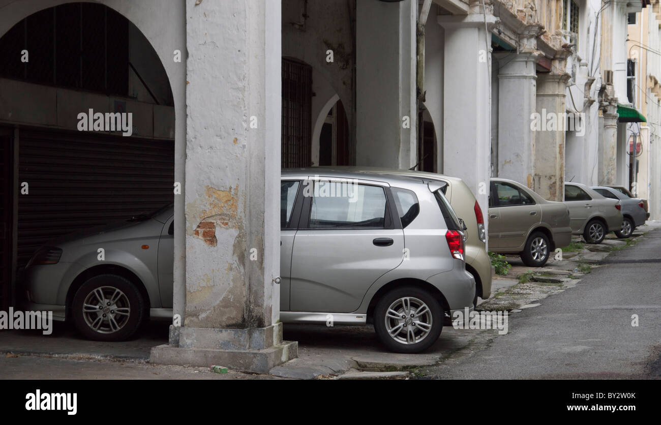 Cars under arches hi-res stock photography and images - Alamy