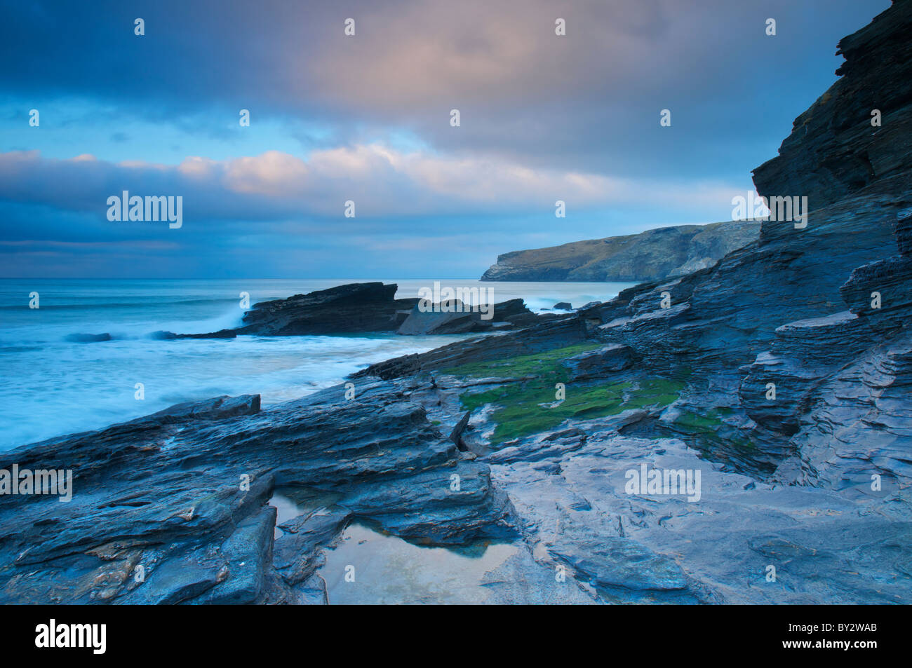 Trebarwith cliff hi-res stock photography and images - Alamy
