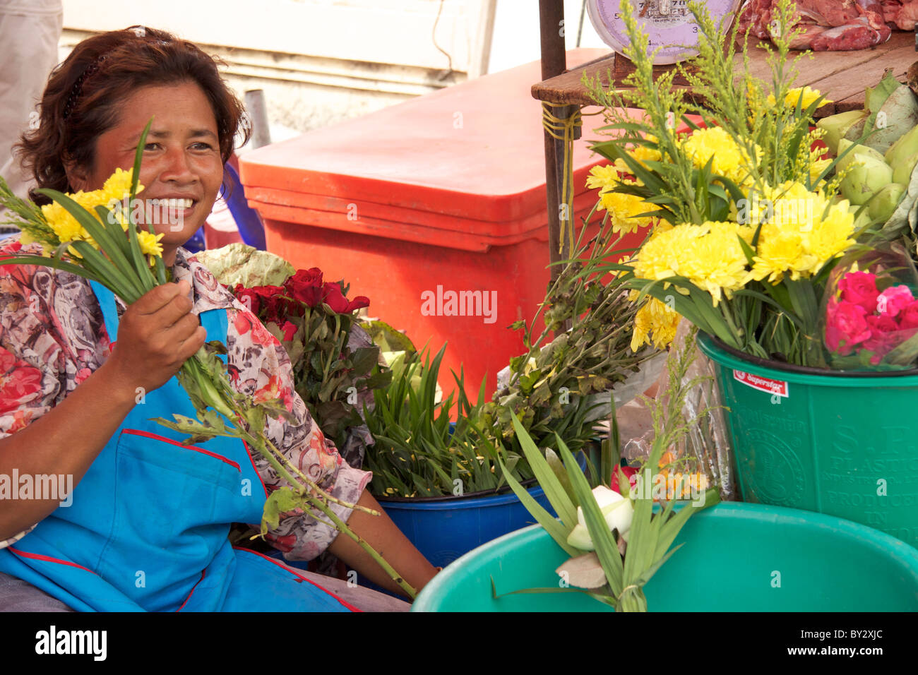 A lady selling flowers - roses, Lotus flowers and others - at Bang Noi ...