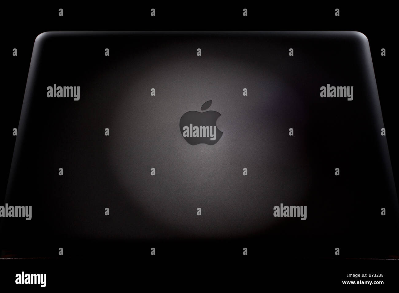 Apple logo lit hi-res stock photography and images - Alamy