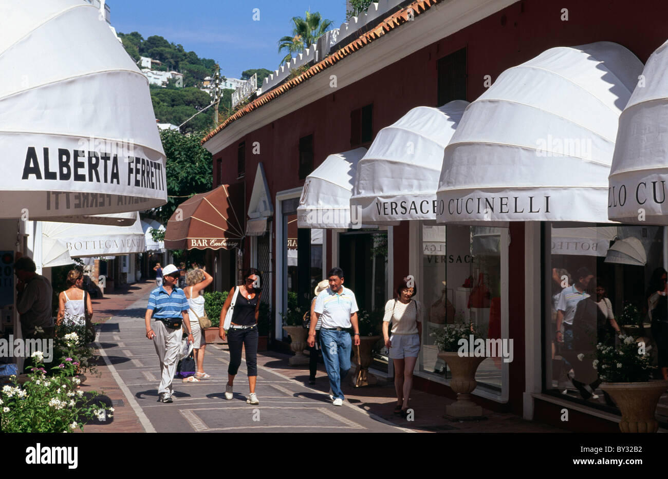 Fashion-Shops onf Via Camerelle , Capri, Italy Stock Photo - Alamy