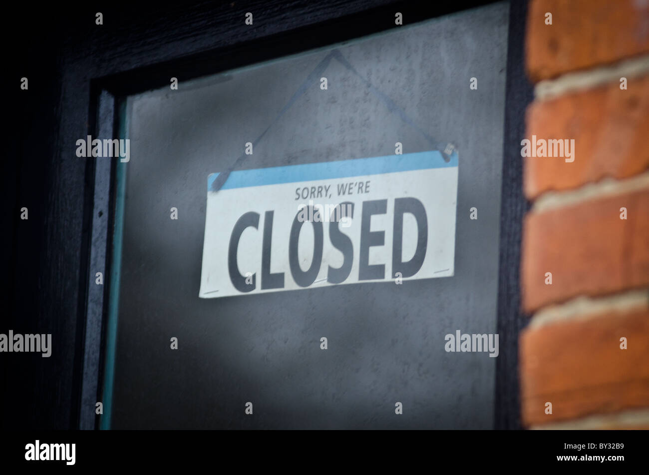 Shop Closed sign Stock Photo - Alamy