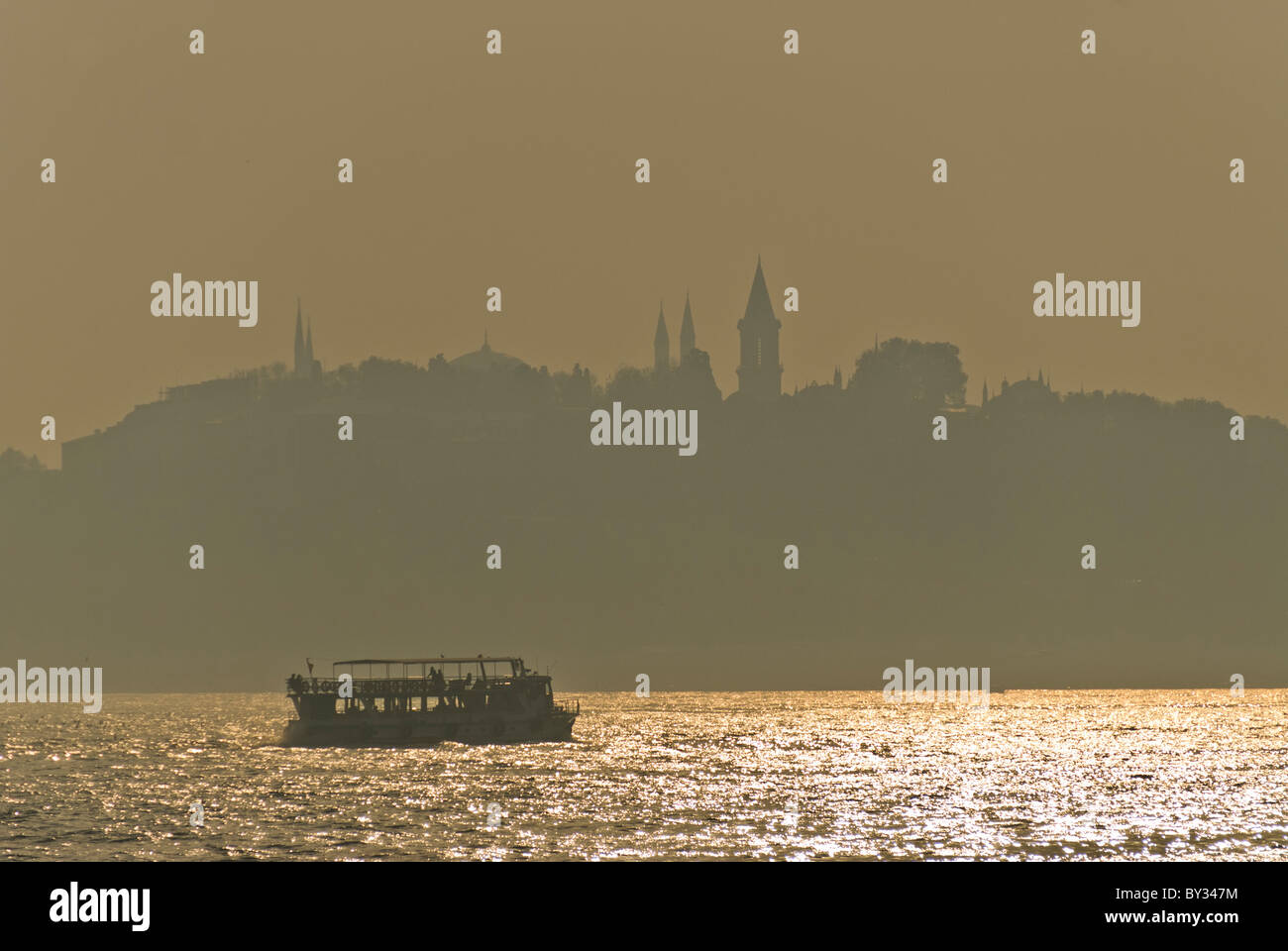 Istanbul waterway bridges hi-res stock photography and images - Alamy
