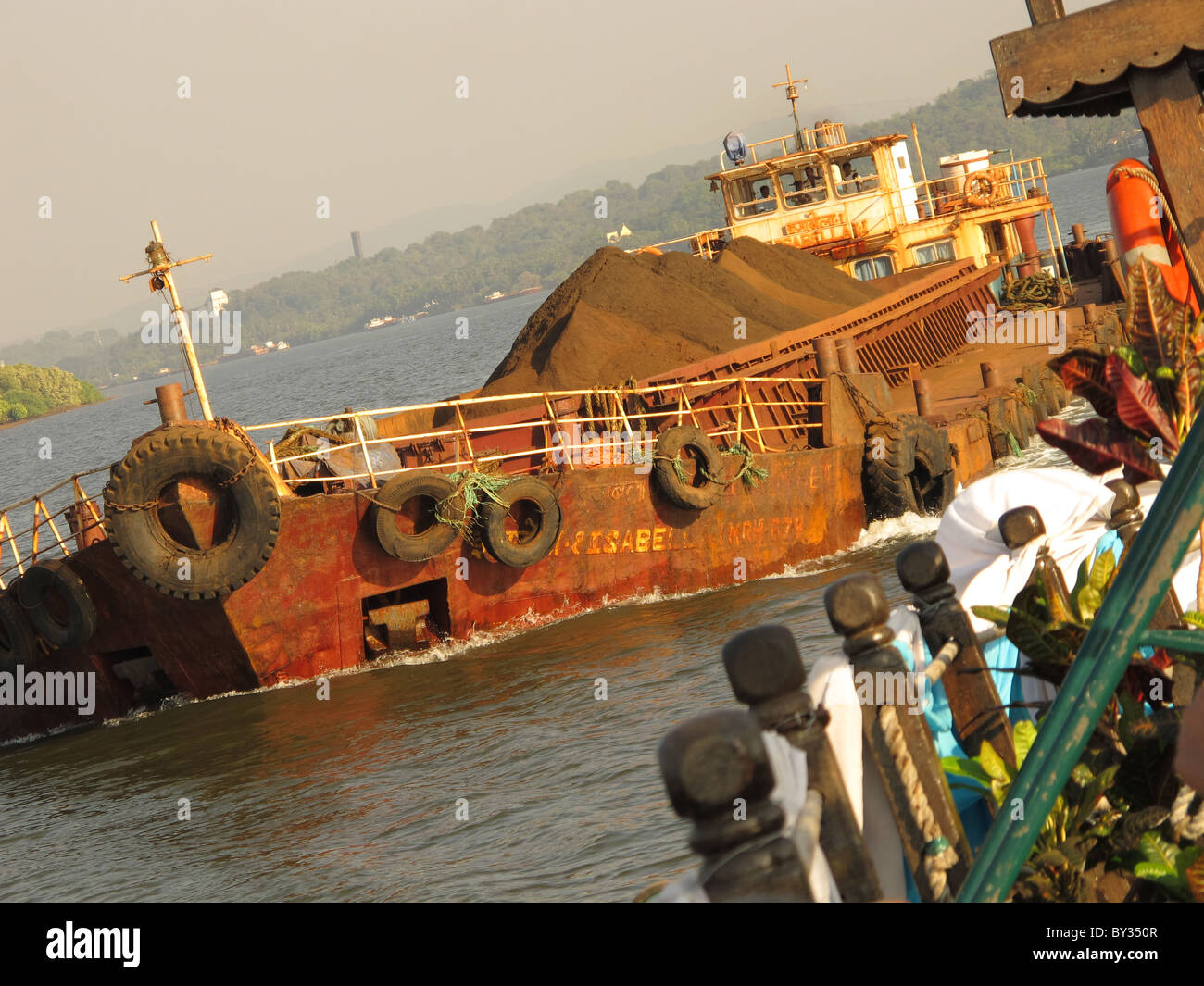 Iron ore barge hi-res stock photography and images - Alamy