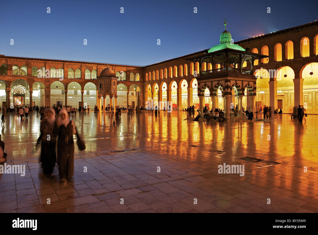 Great Umayyad Mosque, Damascus, Syria at dusk Stock Photo - Alamy
