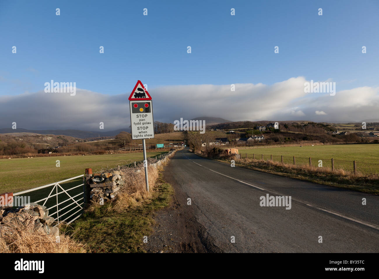 English Welsh Road Sign High Resolution Stock Photography and Images ...