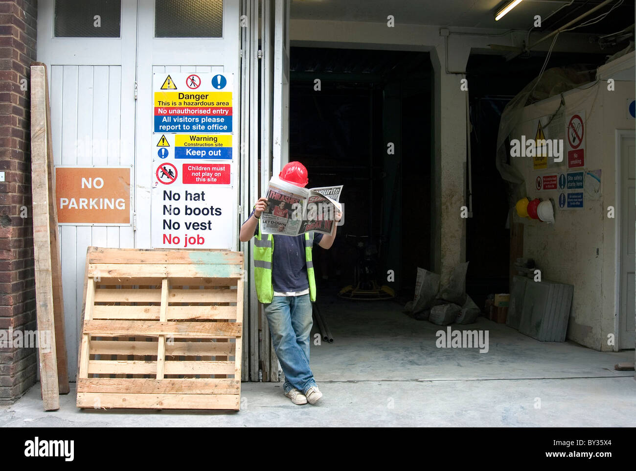 Construction worker on a tea break Stock Photo - Alamy