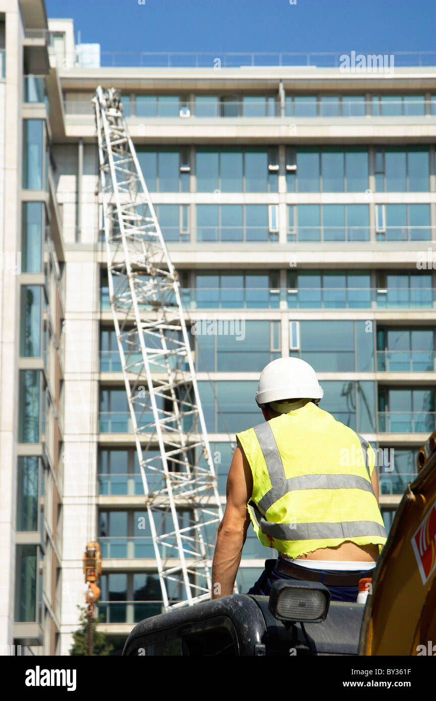 Construction worker taking a break Stock Photo - Alamy