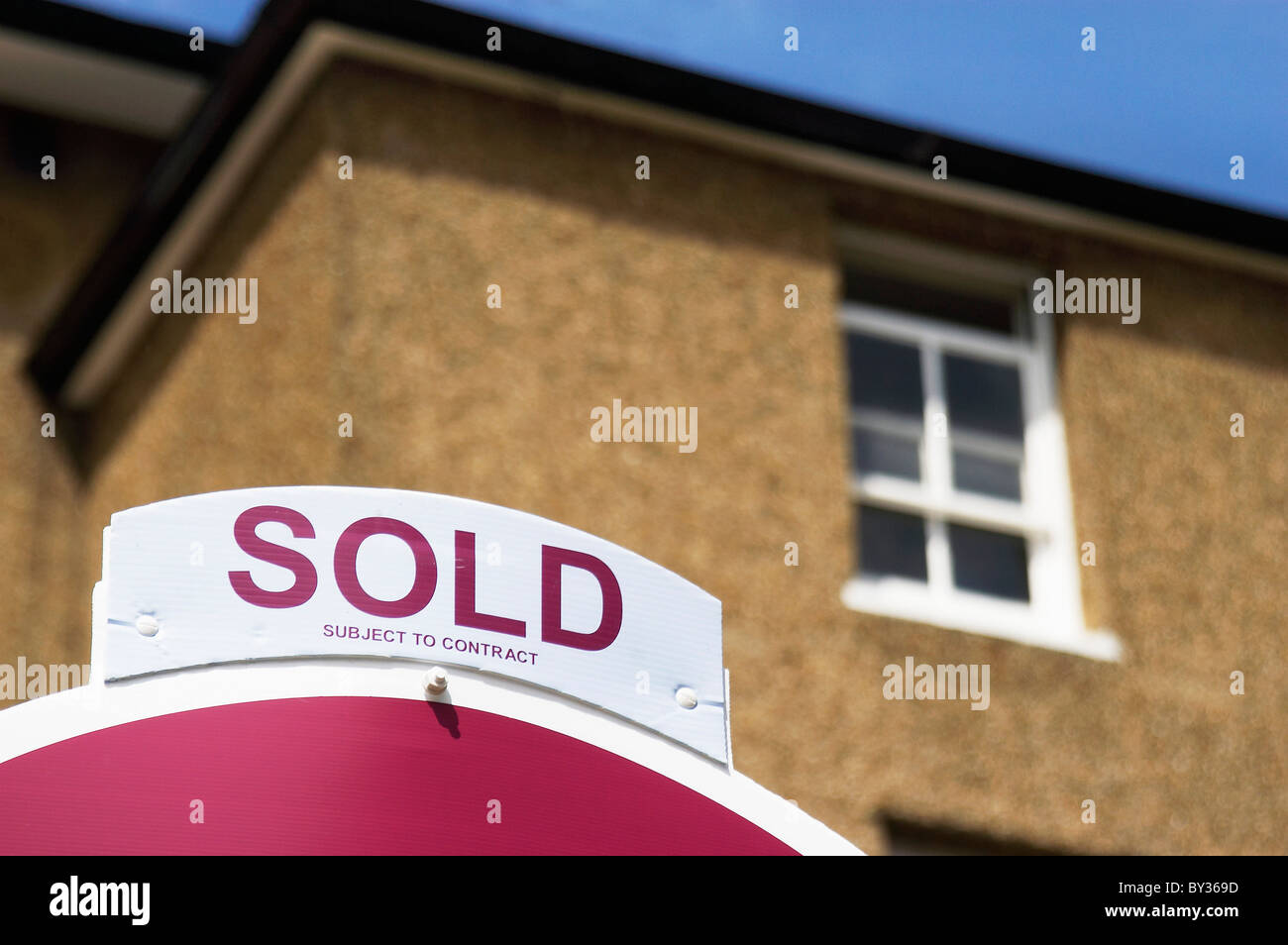 Estate agent sign outside a suburban property Stock Photo - Alamy