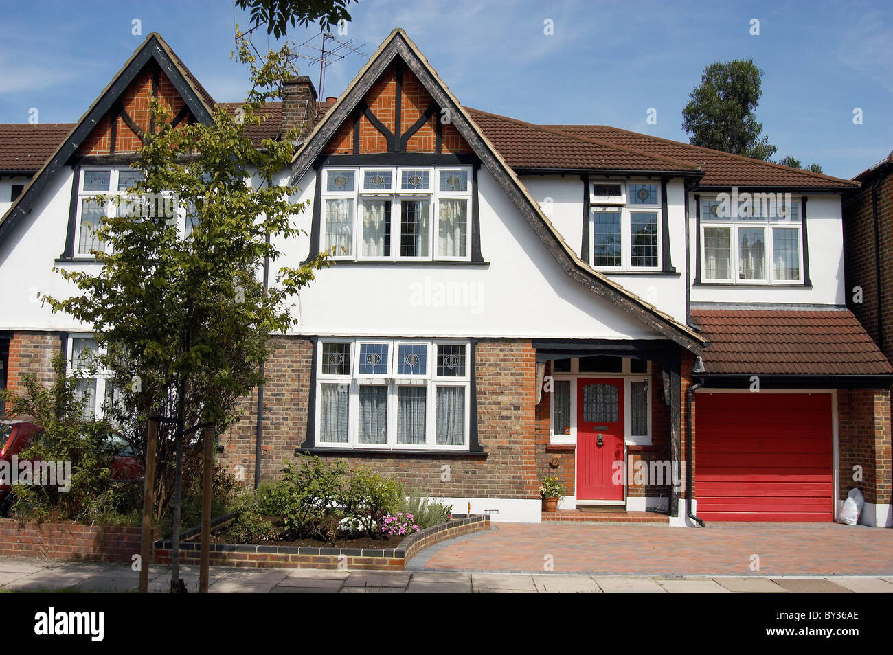1970s house garage hi-res stock photography and images - Alamy