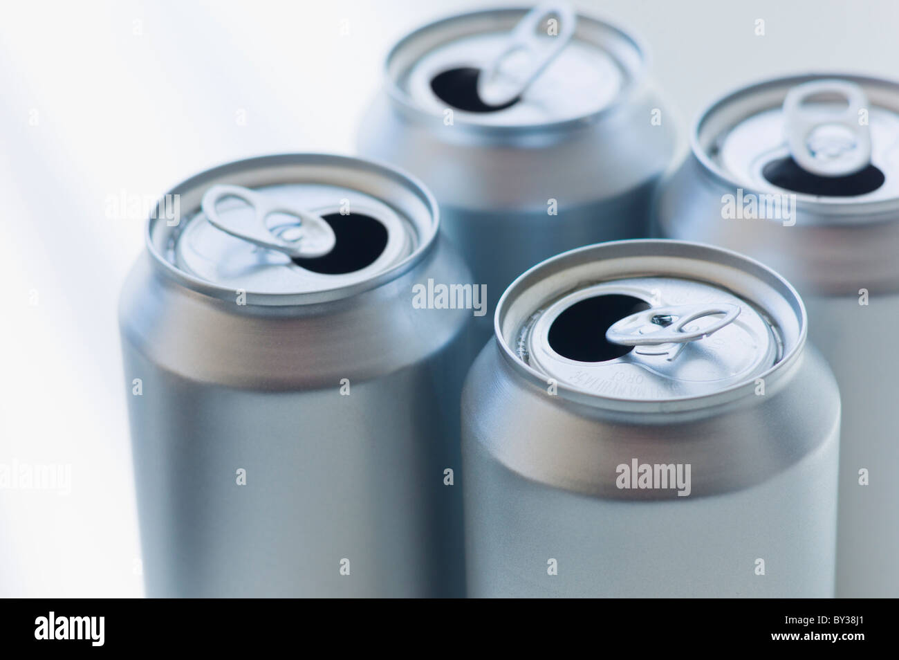 Aluminum cans hi-res stock photography and images - Alamy