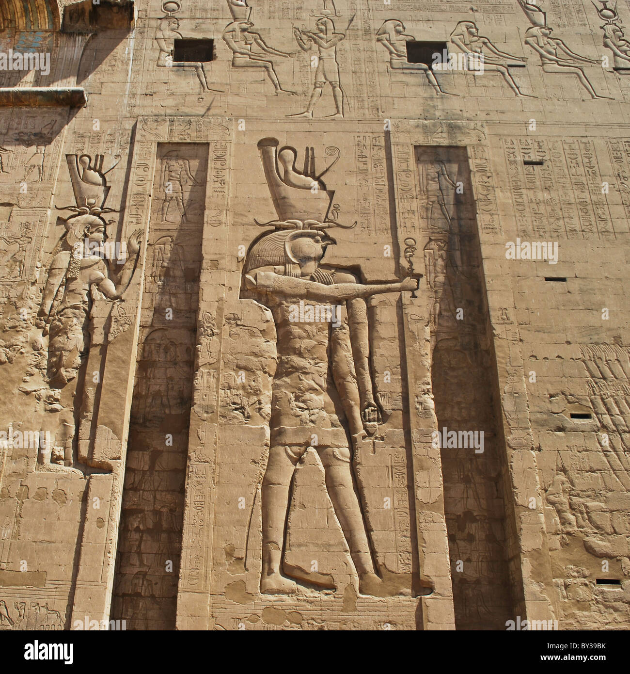 Ancient egyptian temples hi-res stock photography and images - Alamy
