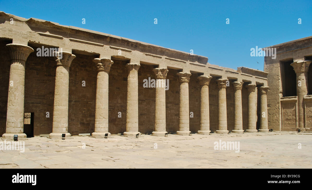 Ancient Egyptian temples Along the Nile Stock Photo - Alamy