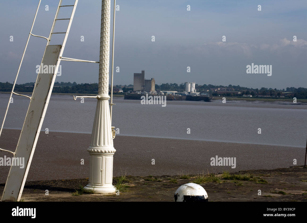 Sharpness docks hi-res stock photography and images - Alamy
